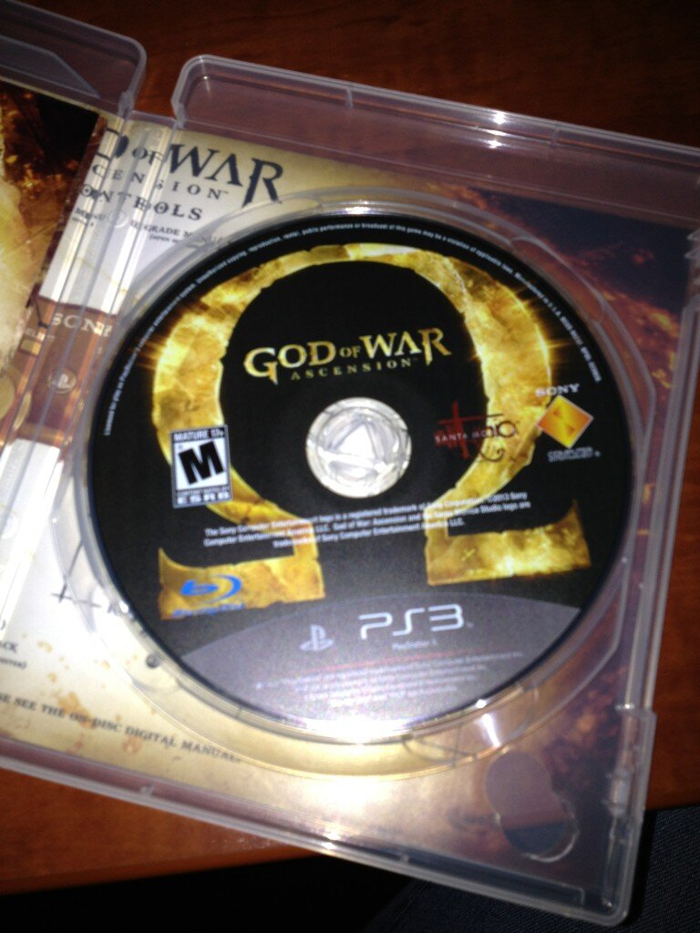 God of War: Ascension Has Gone Platinum, Todd Papy Shows off Game Disc