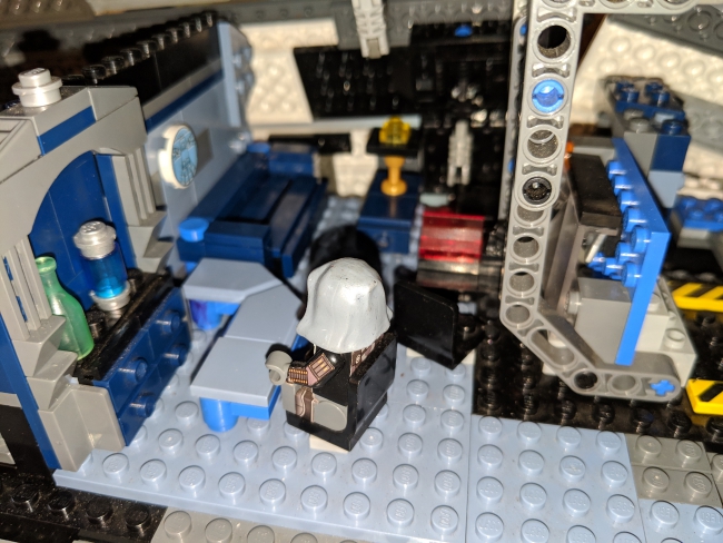 Fan-Made LEGO Normandy SR2 from Mass Effect Has Detailed Interiors
