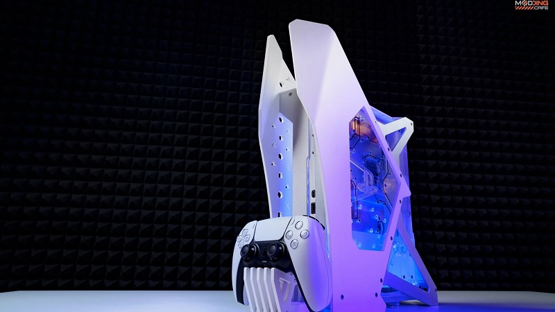 Modder Makes Fully Functioning Water Cooled Custom PS5